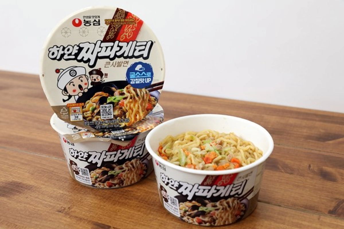 '흰색인데 짜장맛이...' 농심 '하얀' 짜파게티 큰사발 출시