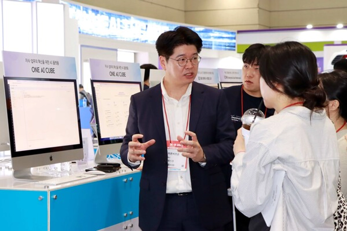 더존비즈온, 'KHF 2025'서 의료 AI 에이전트 기반 지능화 혁신 선봬